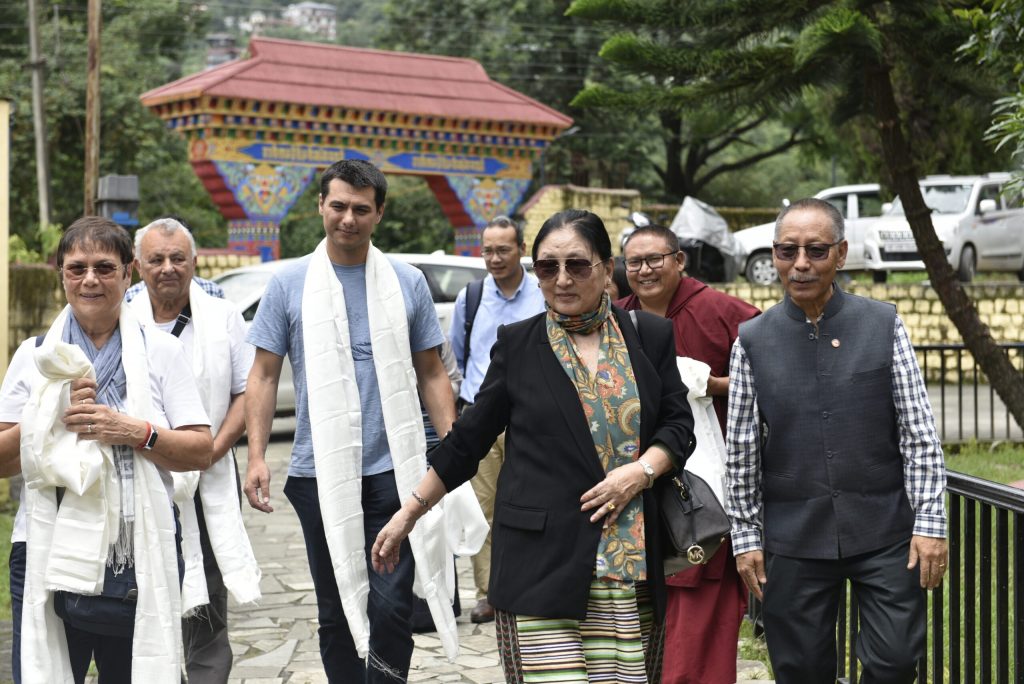 Education Kalon Tharlam Dolma Changra Visits Sambhota Head Office ...
